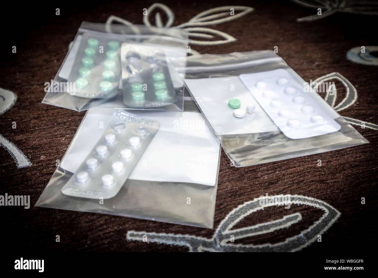 Envelope of pills hi-res stock photography and images - Alamy