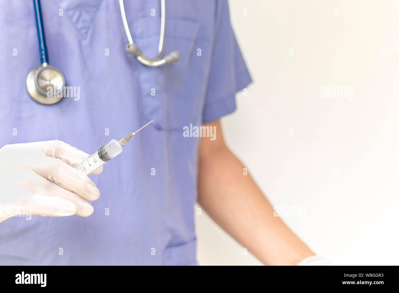 Doctor hand holding injection needle. Medical doctor picking up ...