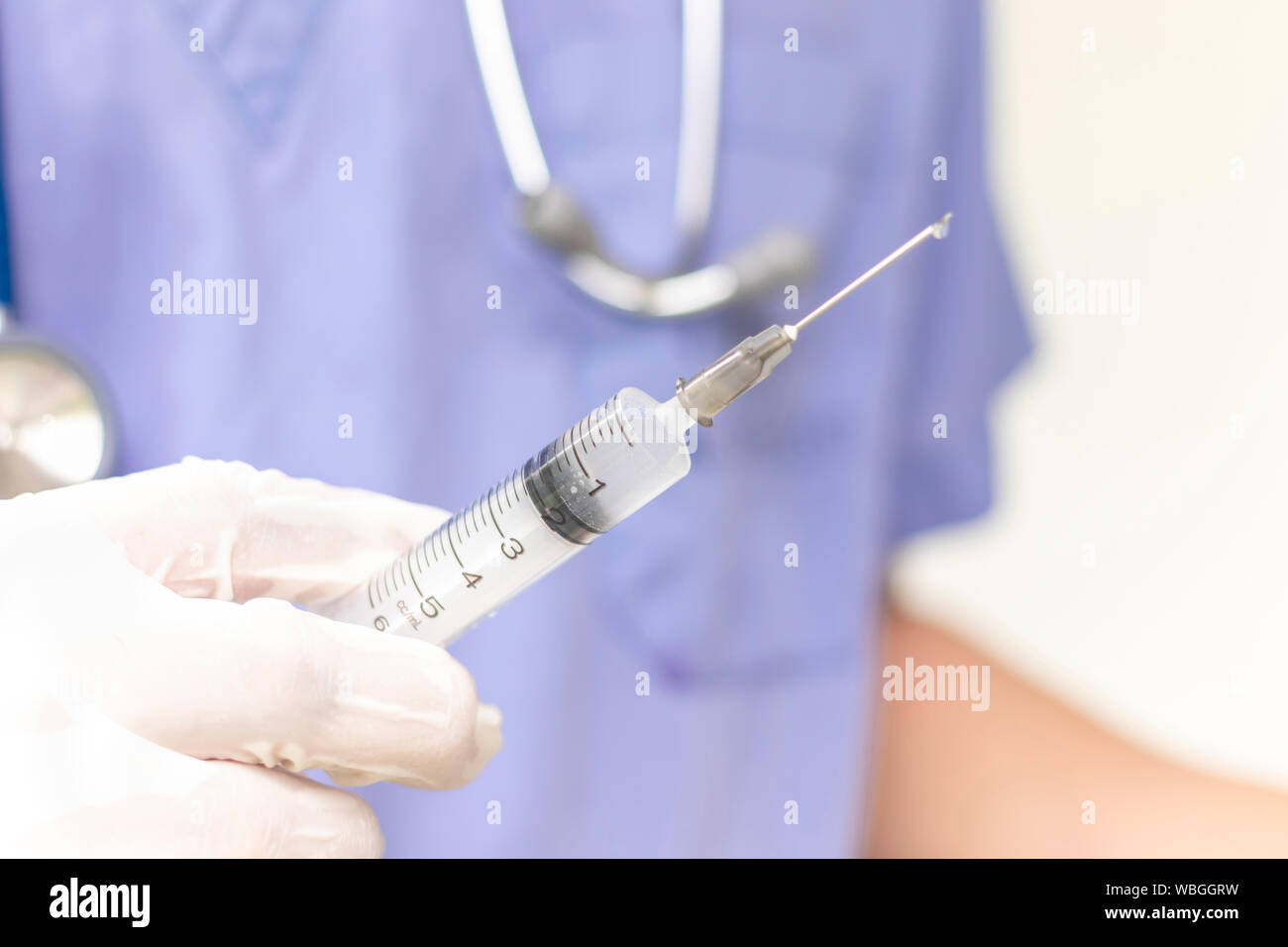 Doctor hand holding injection needle. Medical doctor picking up ...