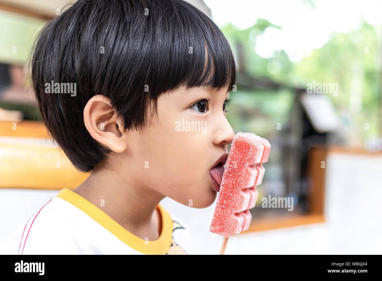 Male eating ice cream hi-res stock photography and images - Alamy