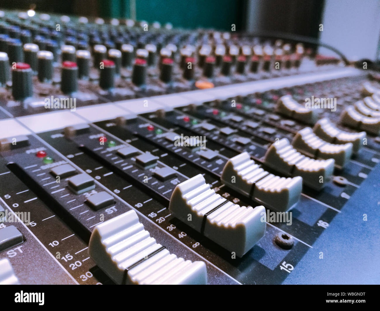 Recording studio control room hi-res stock photography and images - Alamy
