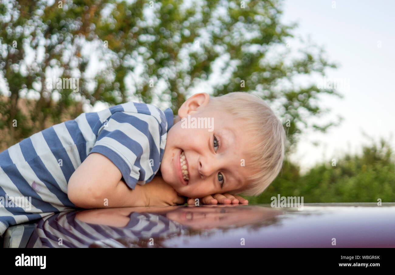 Teeth activity hi-res stock photography and images - Alamy