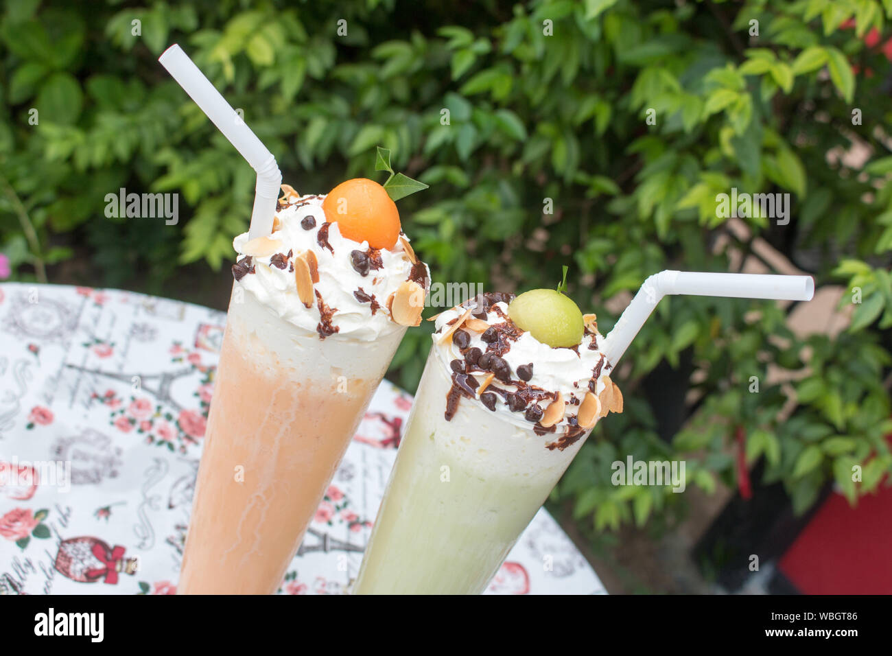 Tilt up shot hi-res stock photography and images - Alamy