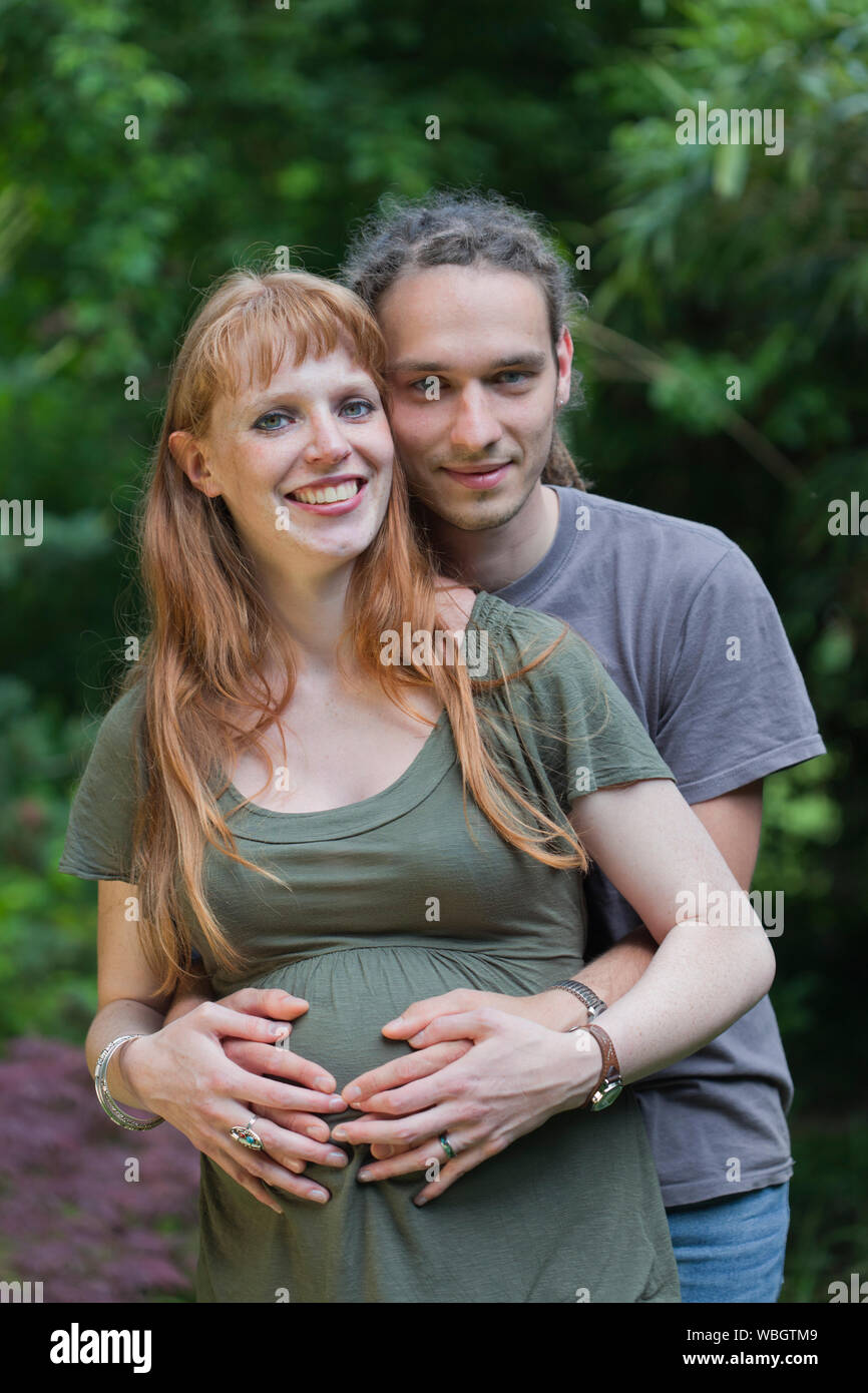 Happy pregnant couple portrait hi-res stock photography and images - Alamy