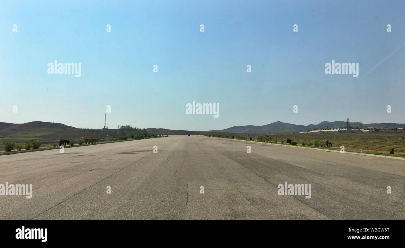 Empty Airfield High Resolution Stock Photography and Images - Alamy