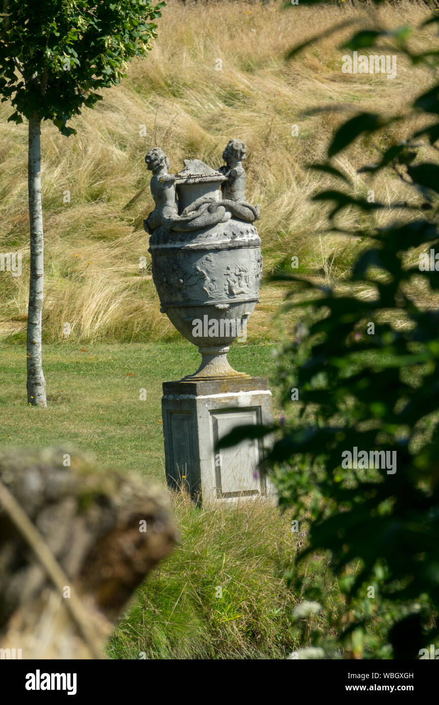 Urn hall hi-res stock photography and images - Alamy