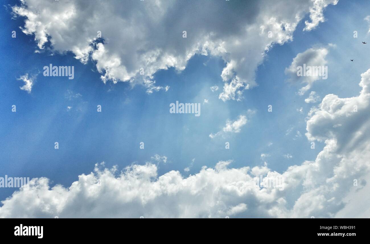 Rays of light behind clouds hi-res stock photography and images - Alamy