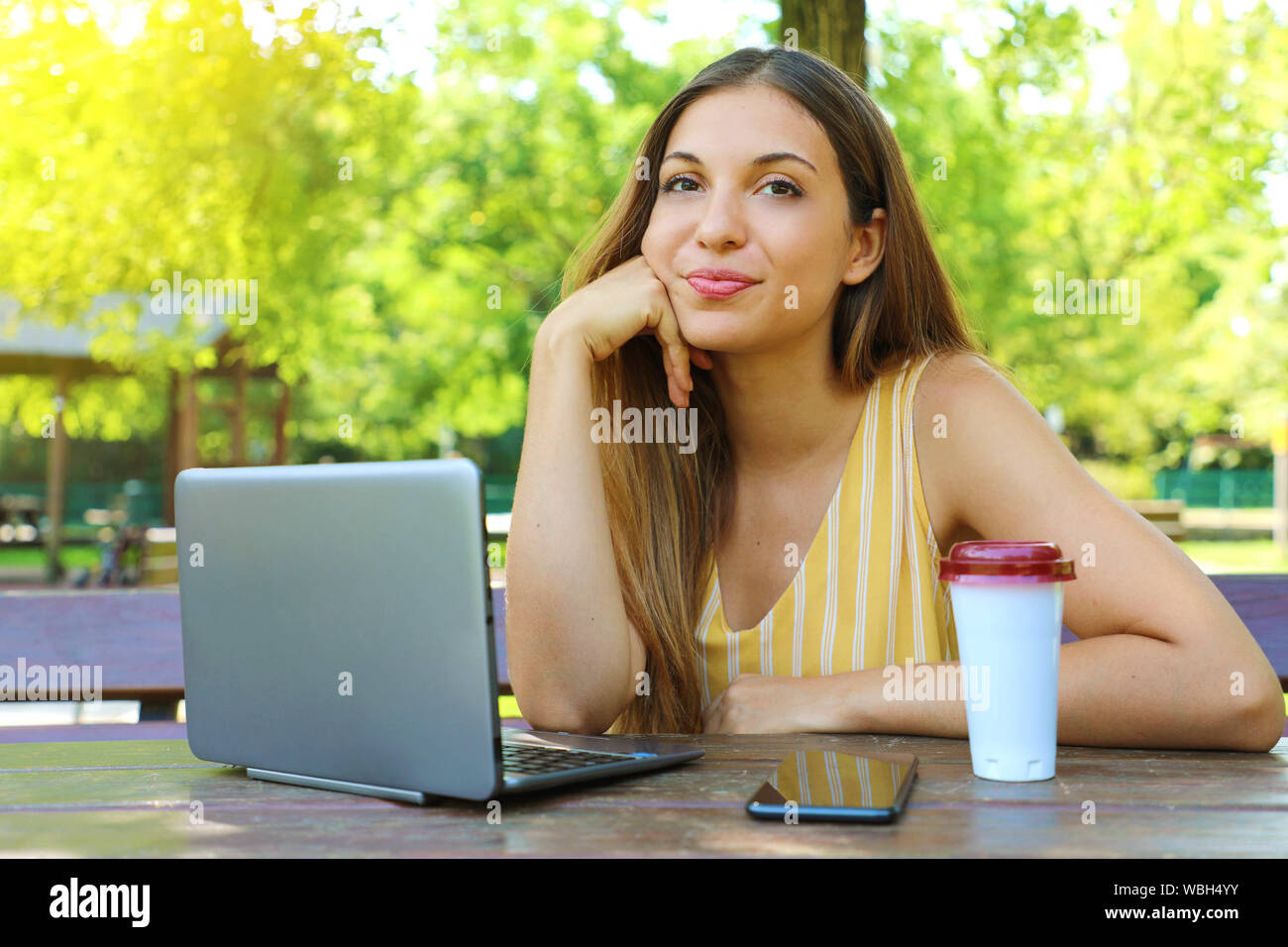 Distracted worker hi-res stock photography and images - Alamy