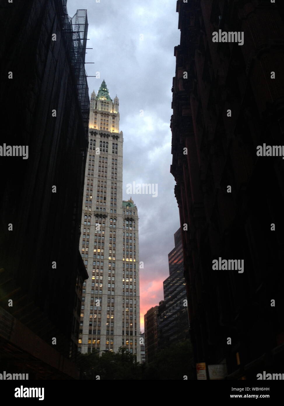 Skyscraper dusk hi-res stock photography and images - Alamy