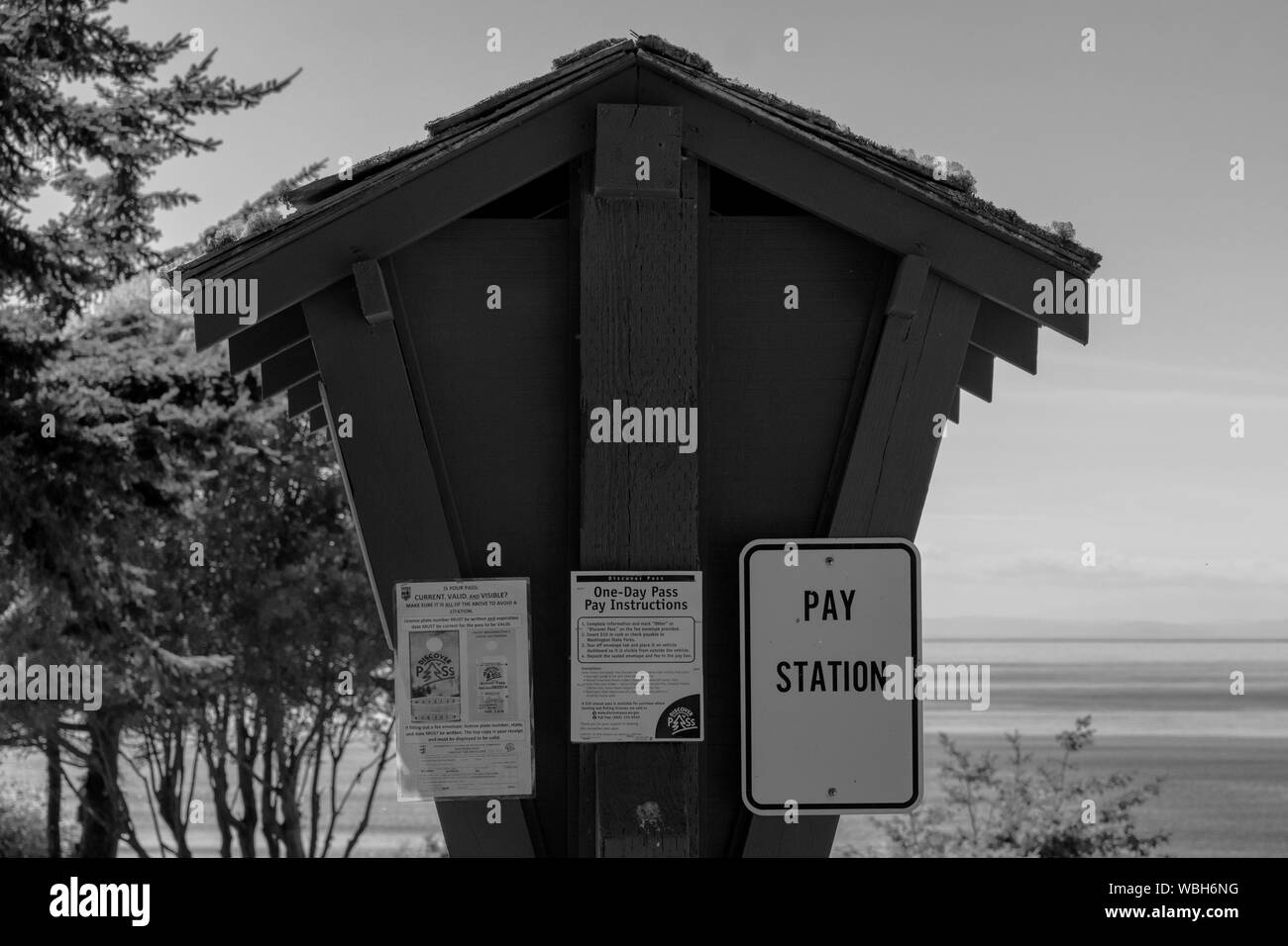 State park boundary sign Black and White Stock Photos & Images - Alamy