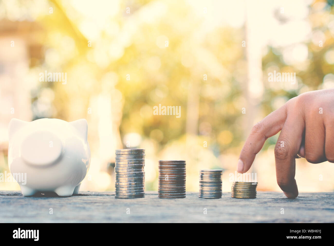 Hand counting hi-res stock photography and images - Alamy