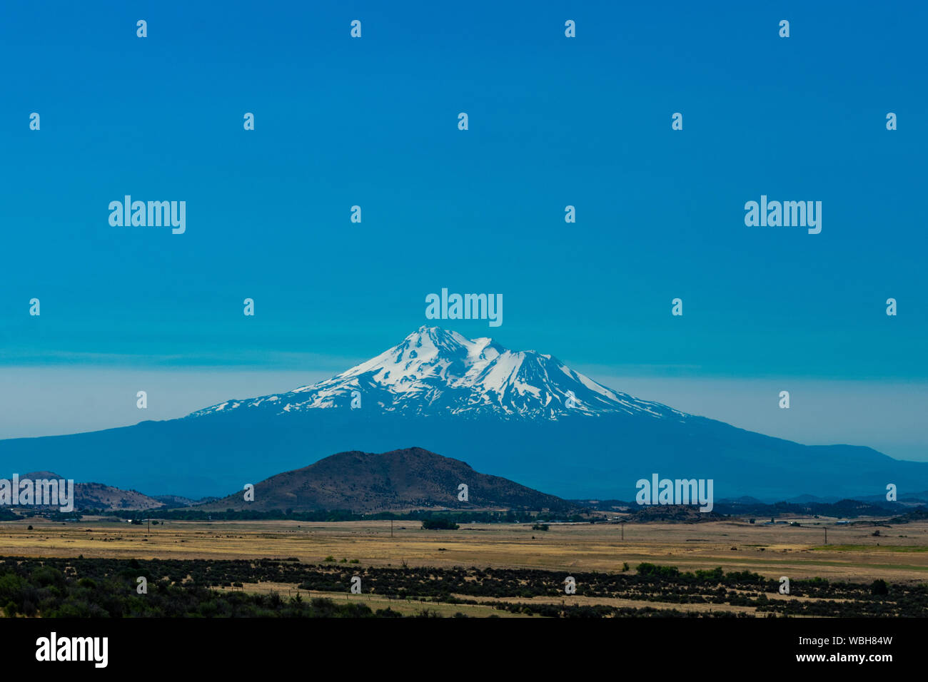 Mt shasta california highway hi-res stock photography and images - Alamy