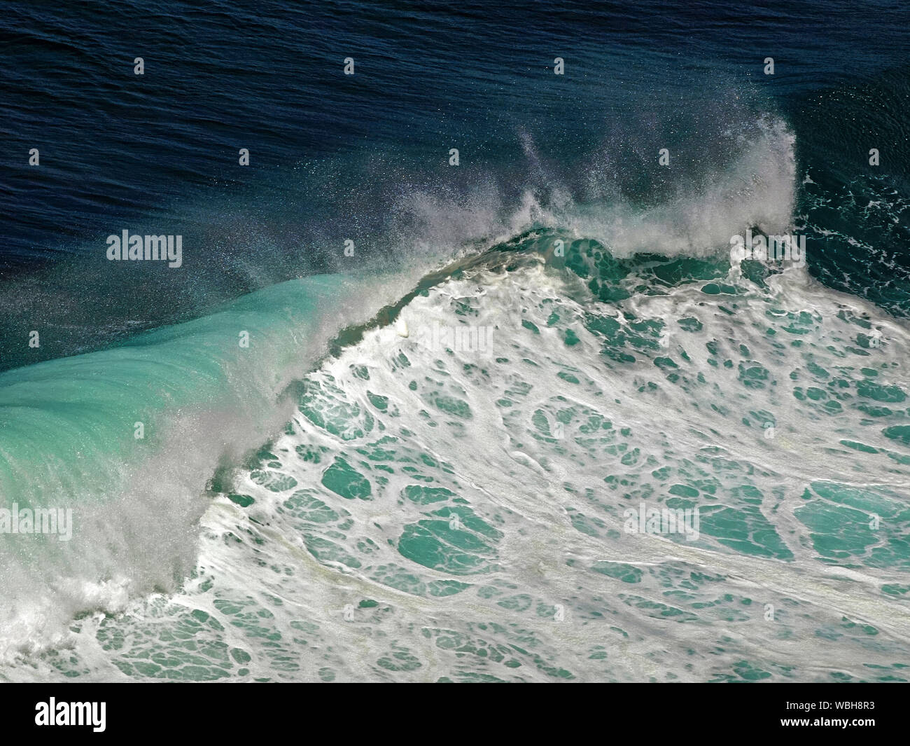 Wave curling hi-res stock photography and images - Alamy