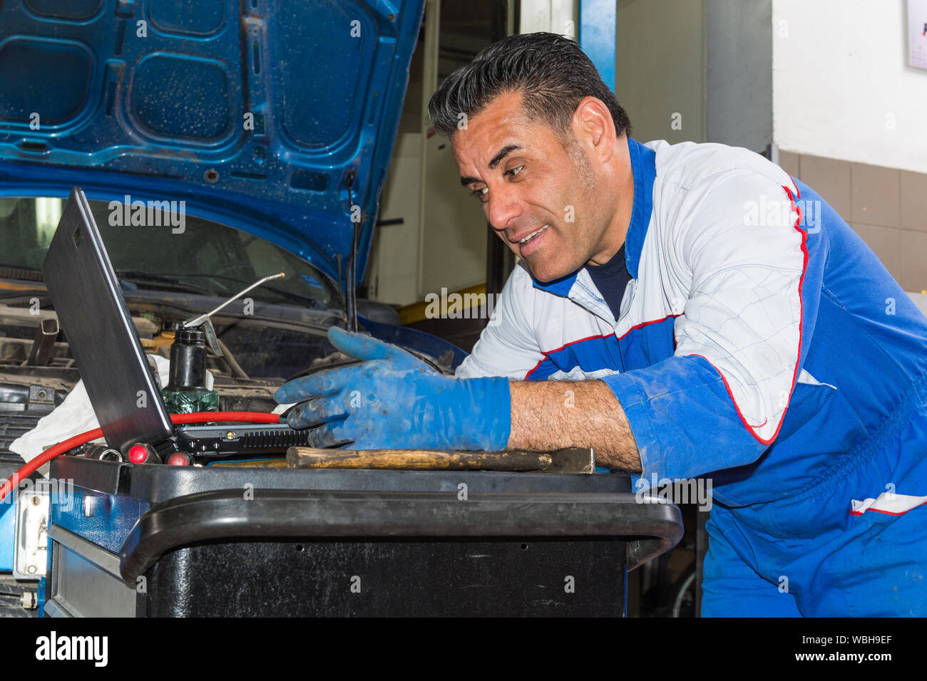 Car checking engine hi-res stock photography and images - Alamy