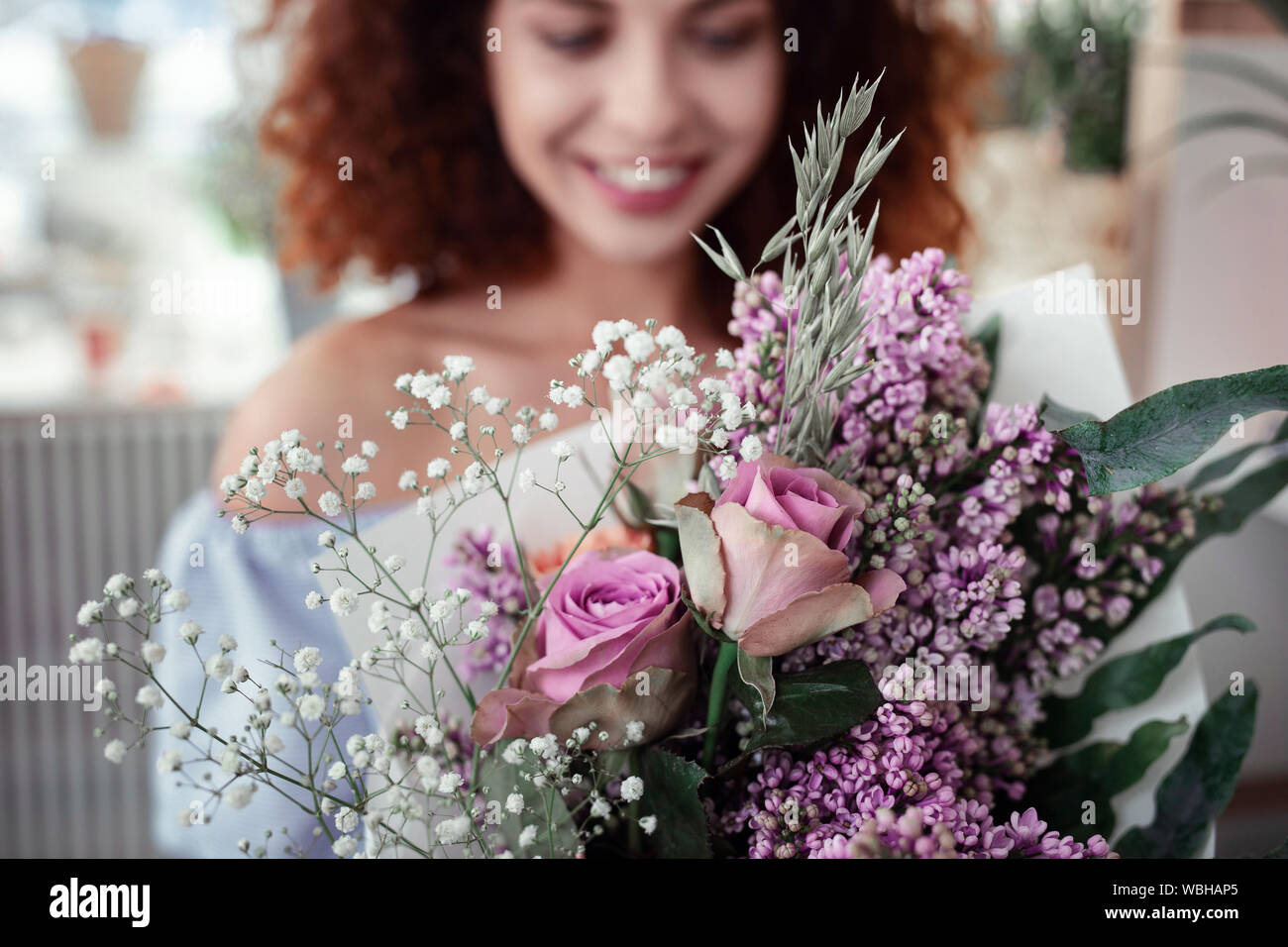 Florist adding rose bouquet in hi-res stock photography and images - Alamy
