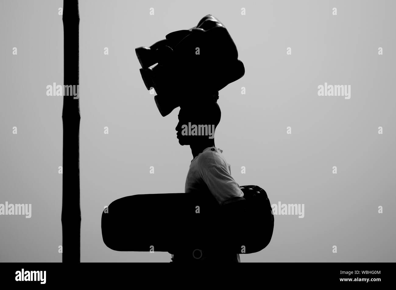 Man carrying on his head hi-res stock photography and images - Alamy