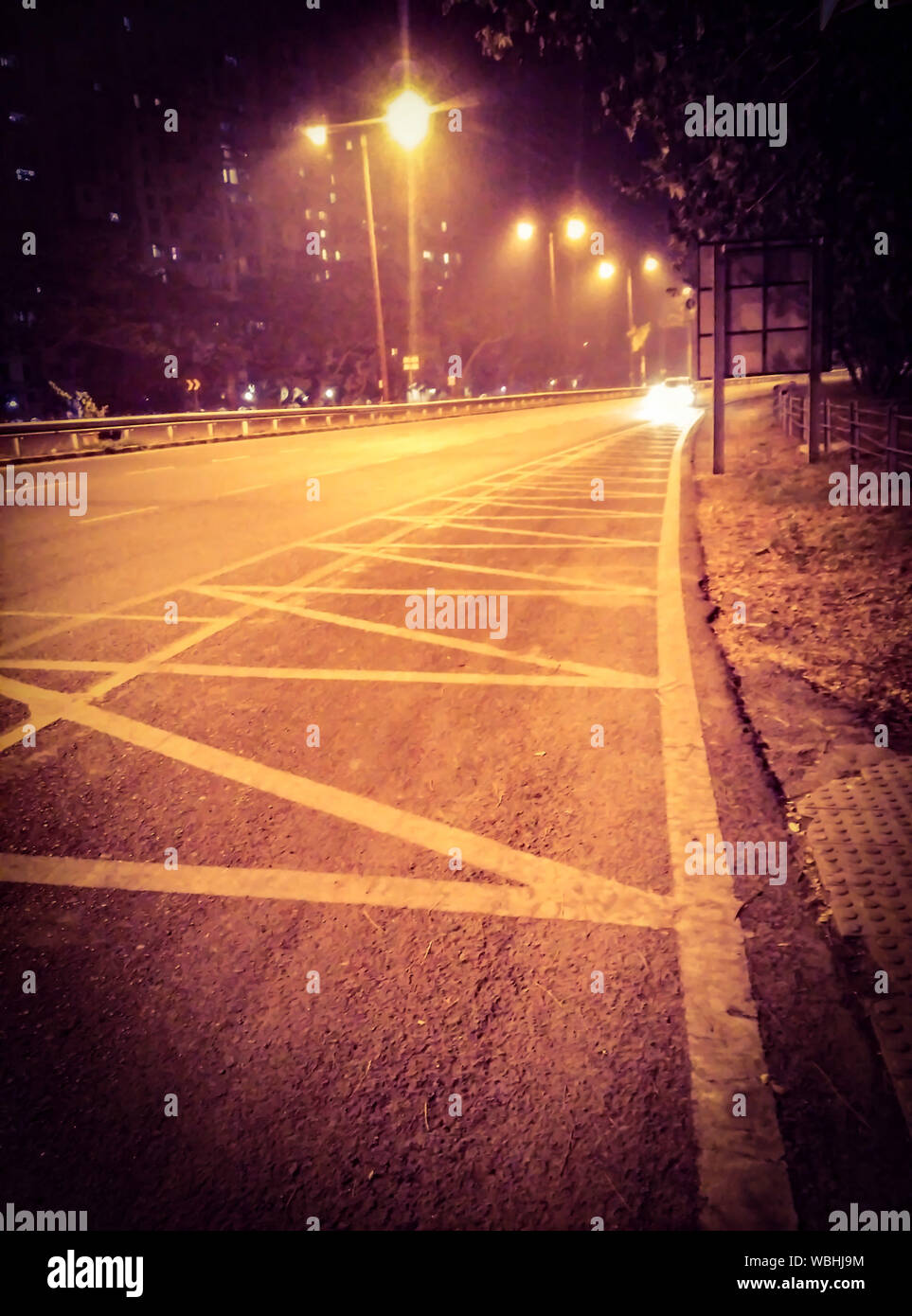 Road and markings and night hi-res stock photography and images - Alamy