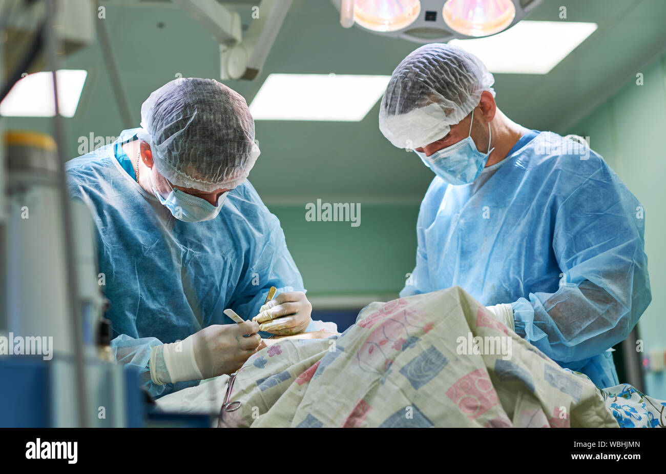 surgeons in the operating room during surgery Stock Photo - Alamy
