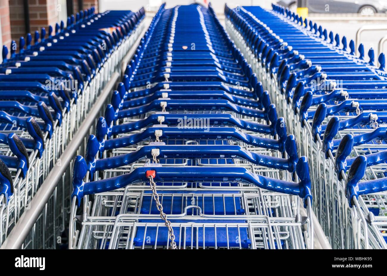 Blue shopping hi-res stock photography and images - Alamy