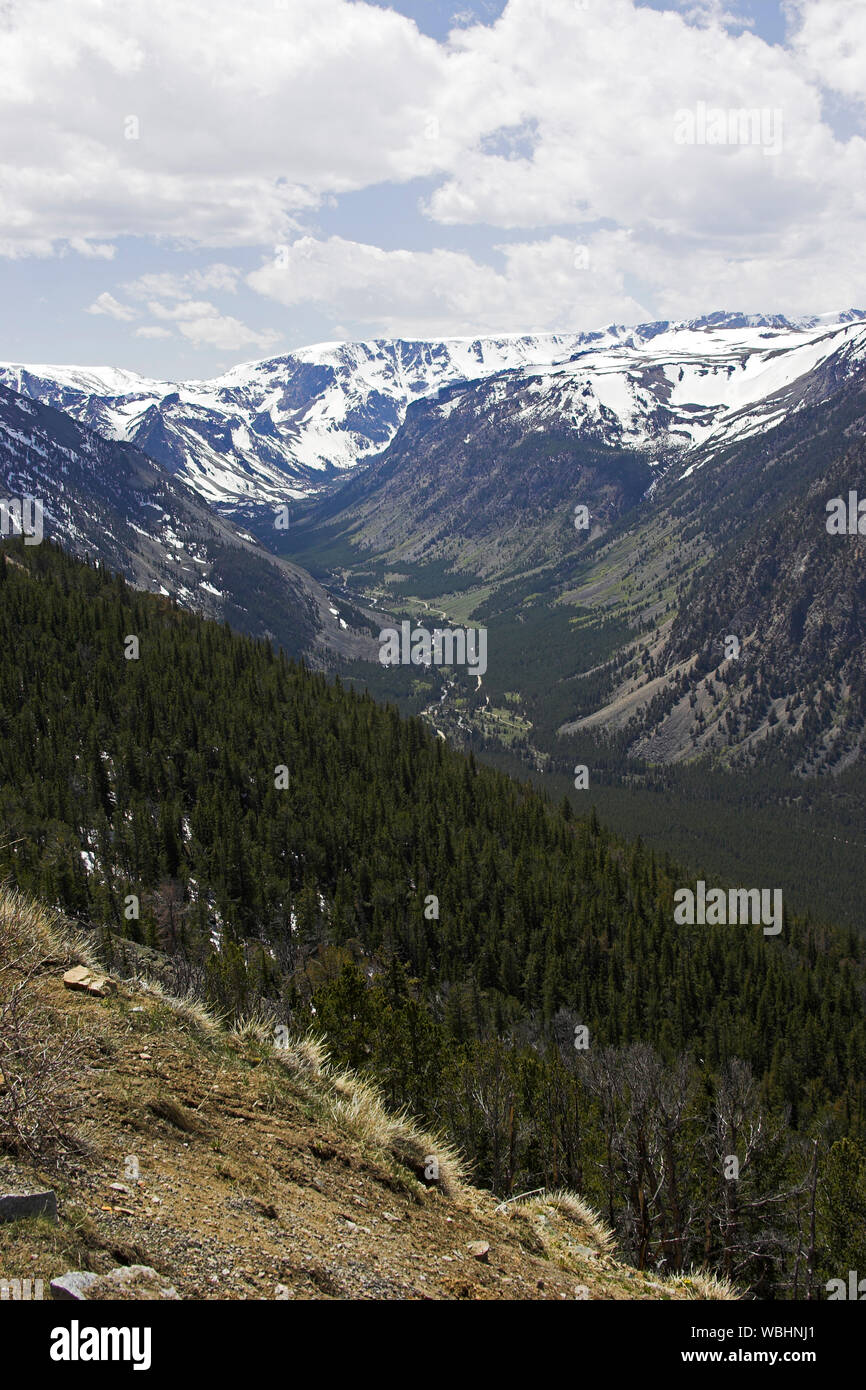 Mountain forest and valley from Rock Creek Vista Point Overlook ...