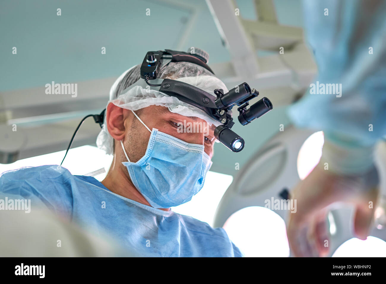 surgeons in the operating room during surgery Stock Photo - Alamy