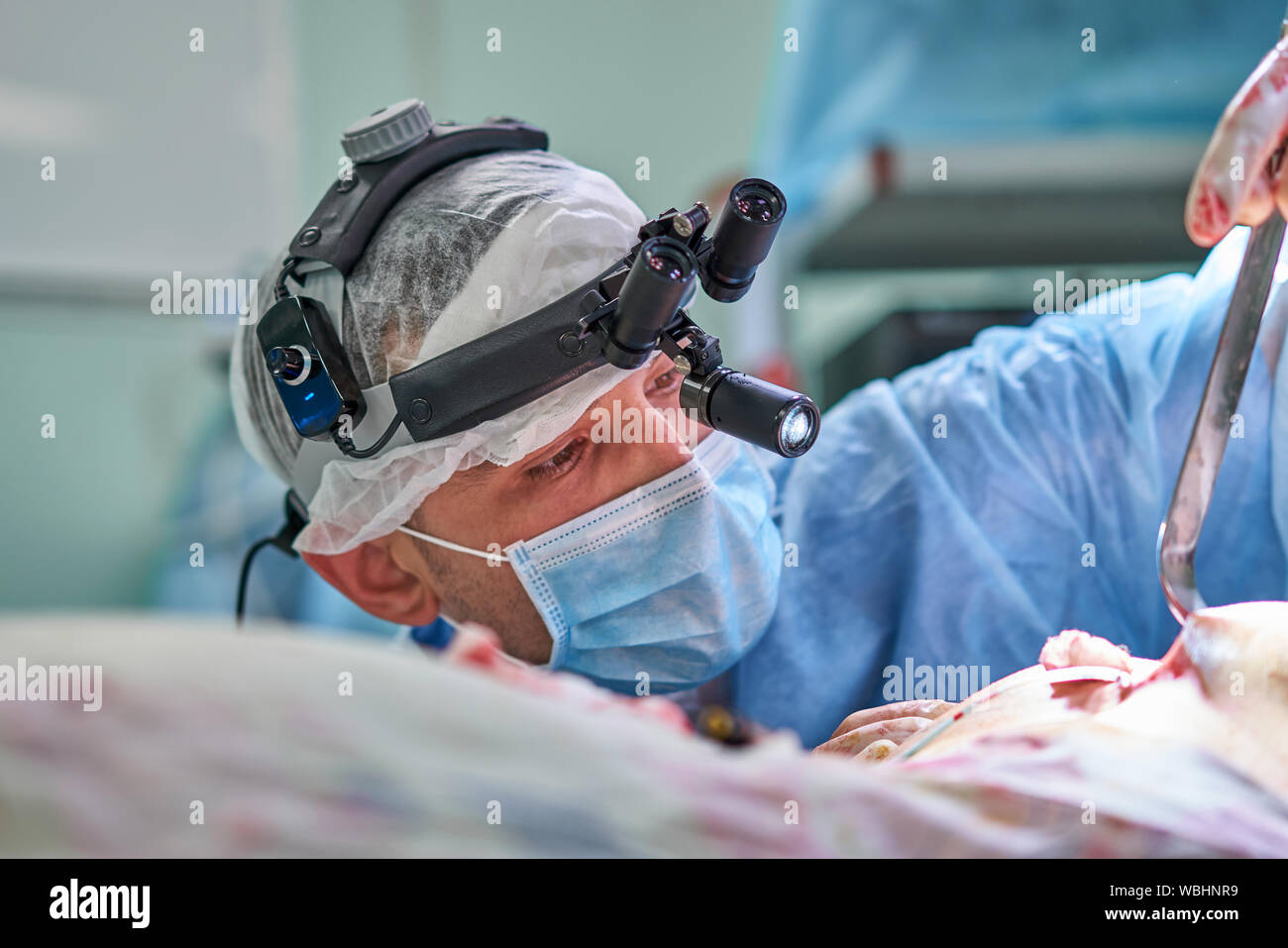 surgeons in the operating room during surgery Stock Photo - Alamy