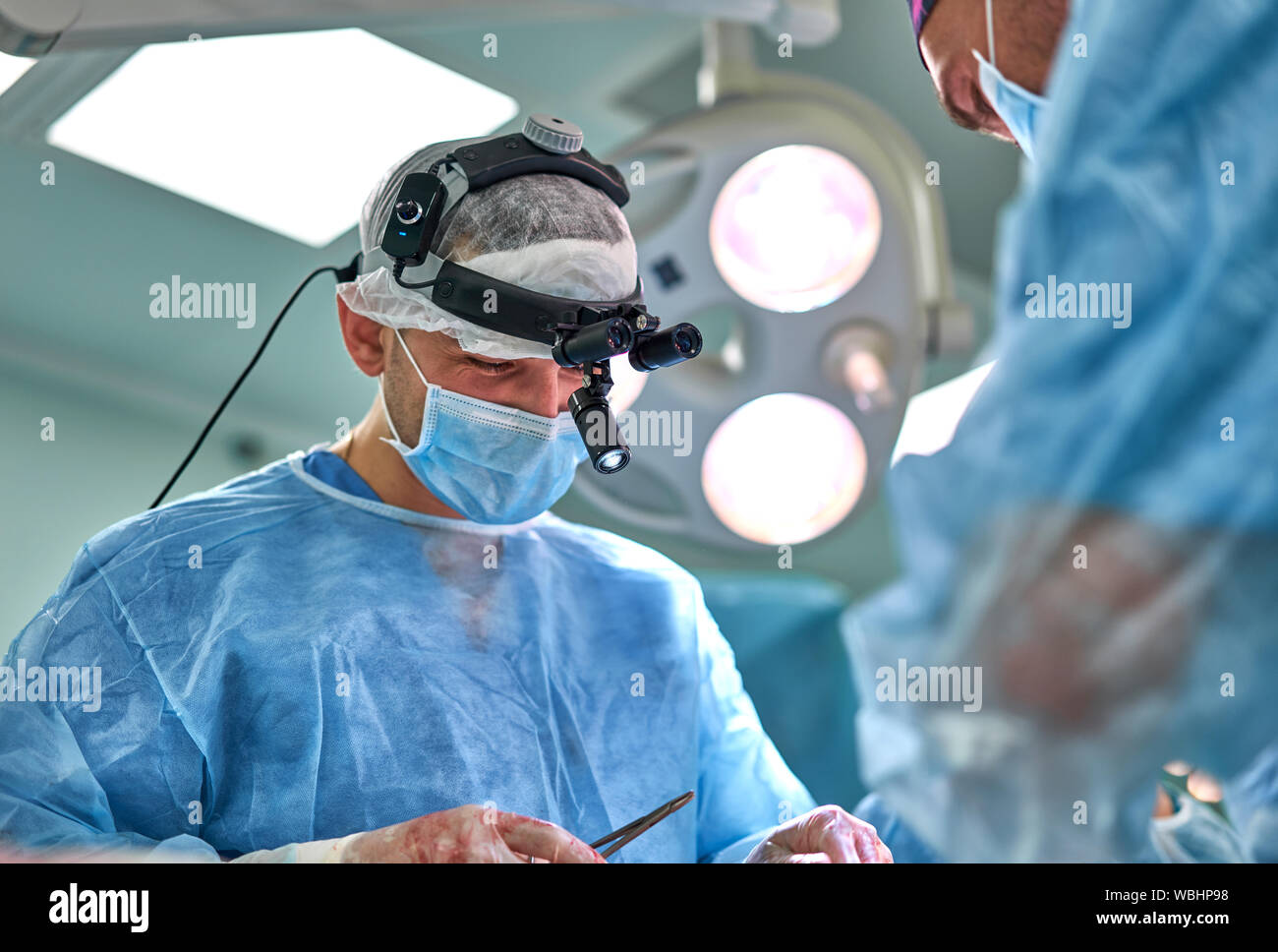 surgeons in the operating room during surgery Stock Photo - Alamy