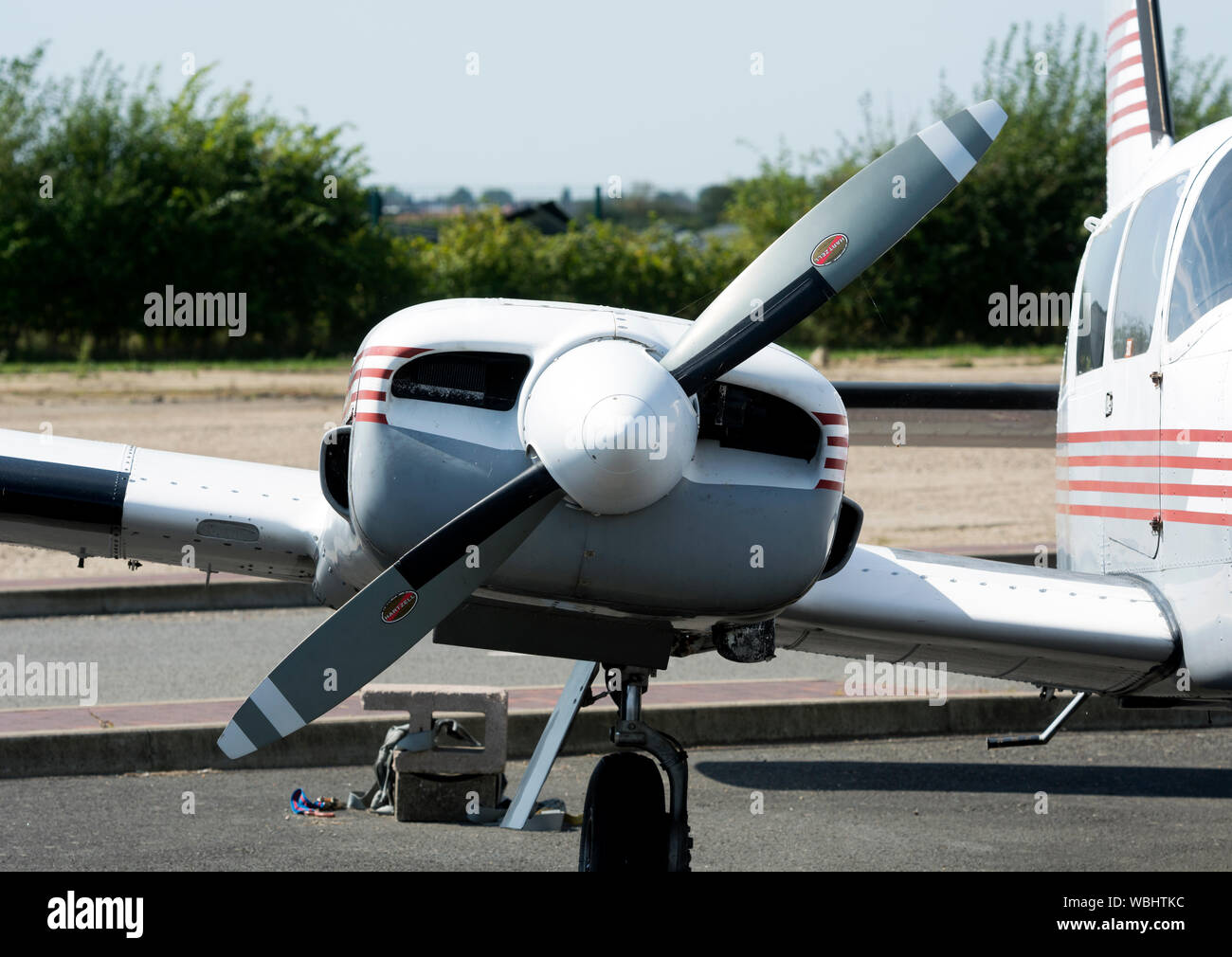 Propeller of a Piper PA-34-200 Seneca aircraft Stock Photo - Alamy