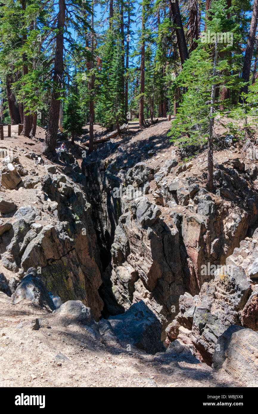 Earthquake Crack Mountains High Resolution Stock Photography and Images ...