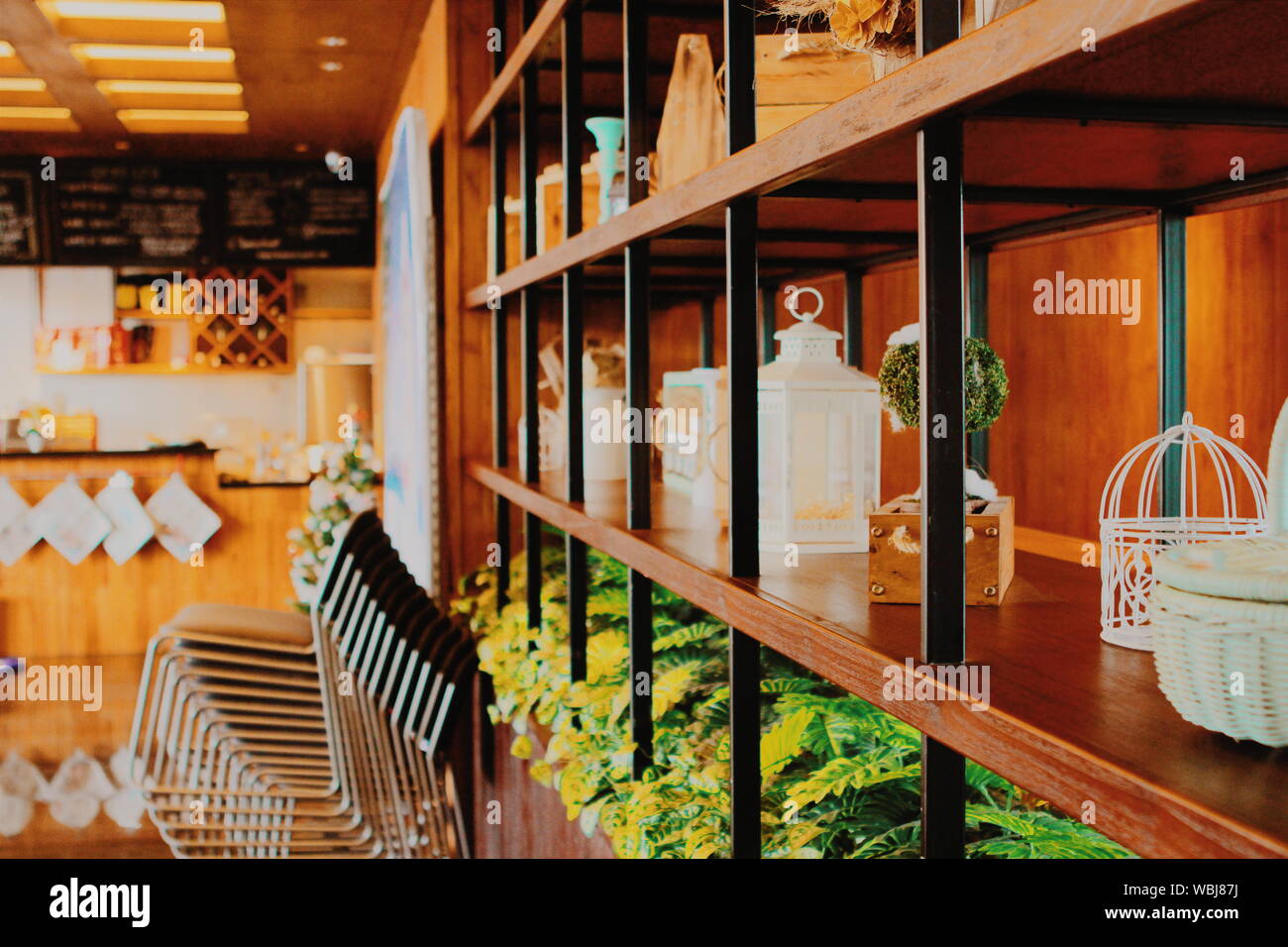 Objects on a shelf hi-res stock photography and images - Alamy