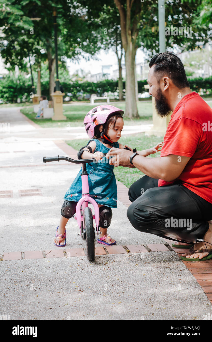 Young father spend time with Cute little Asian 2 years old toddler girl ...