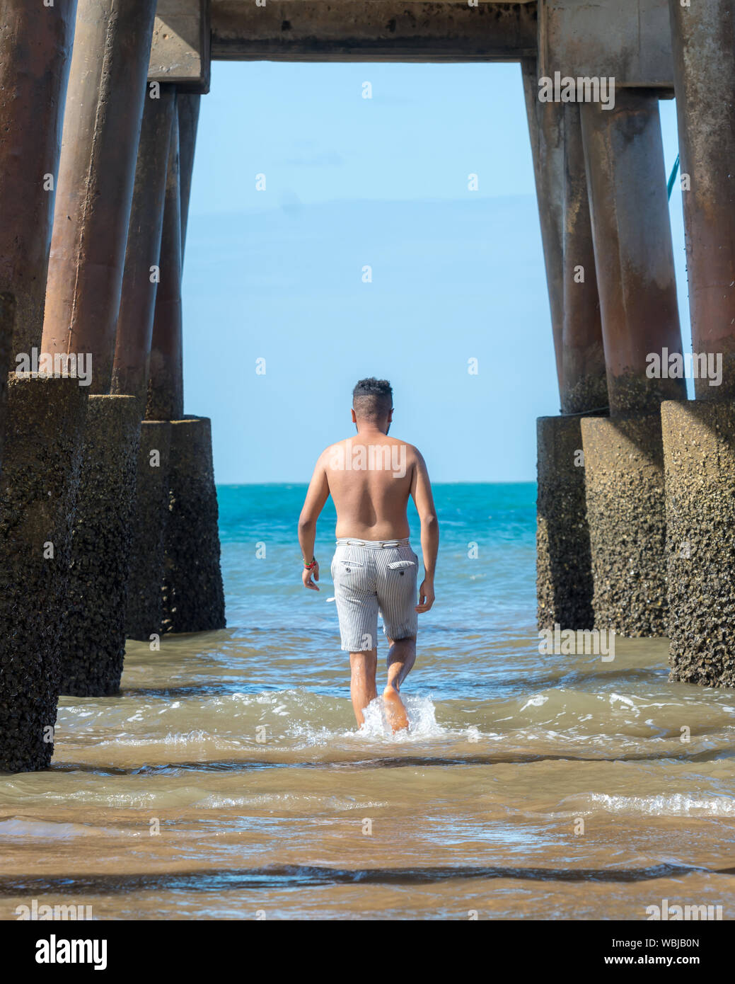 Concrete in ocean hi-res stock photography and images - Alamy