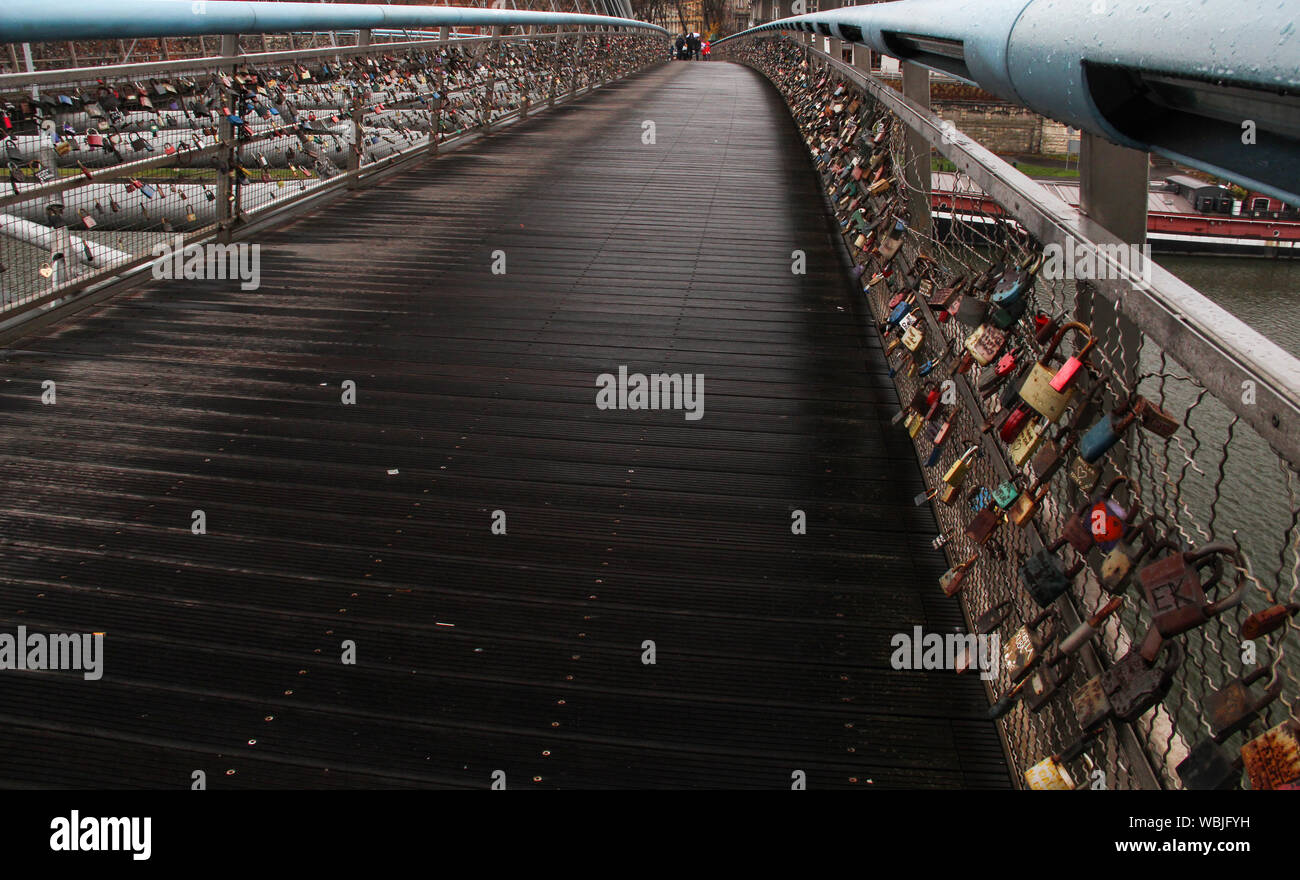 Lock walkway hi-res stock photography and images - Alamy