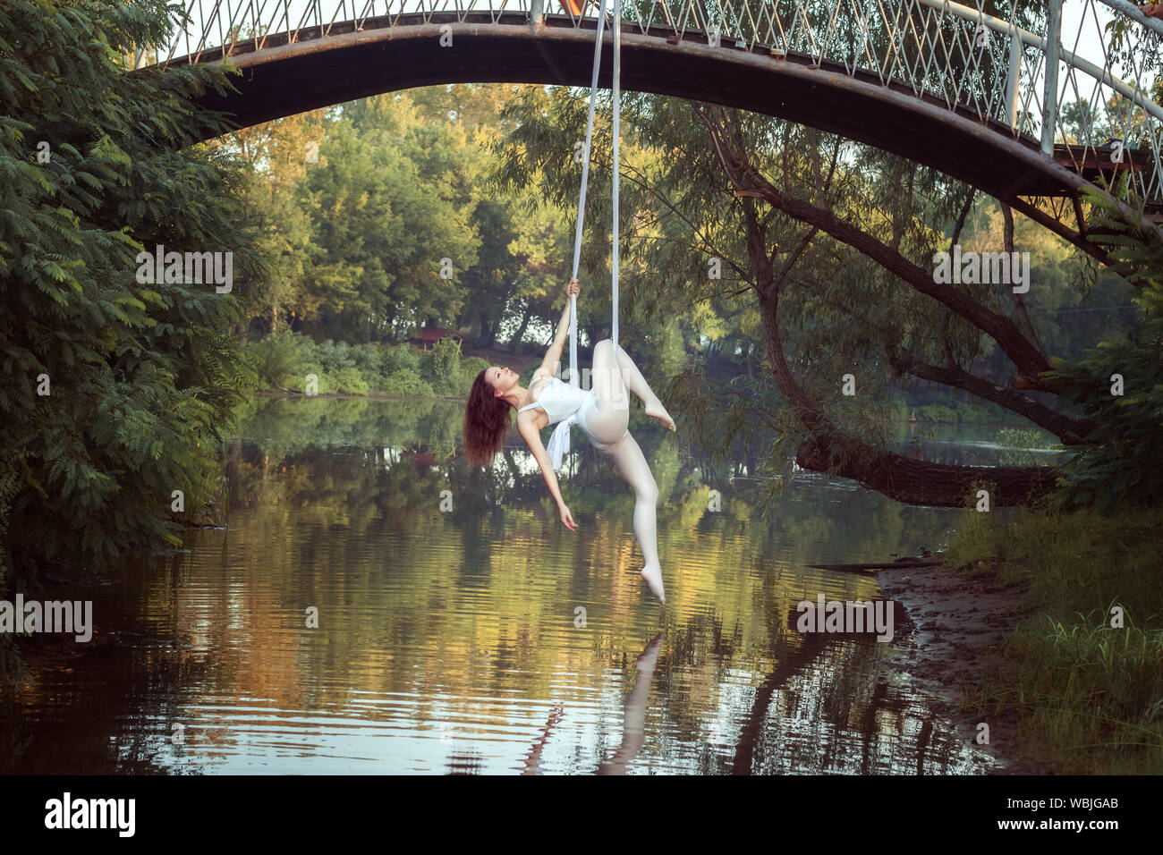 Acrobat girl hi-res stock photography and images - Alamy