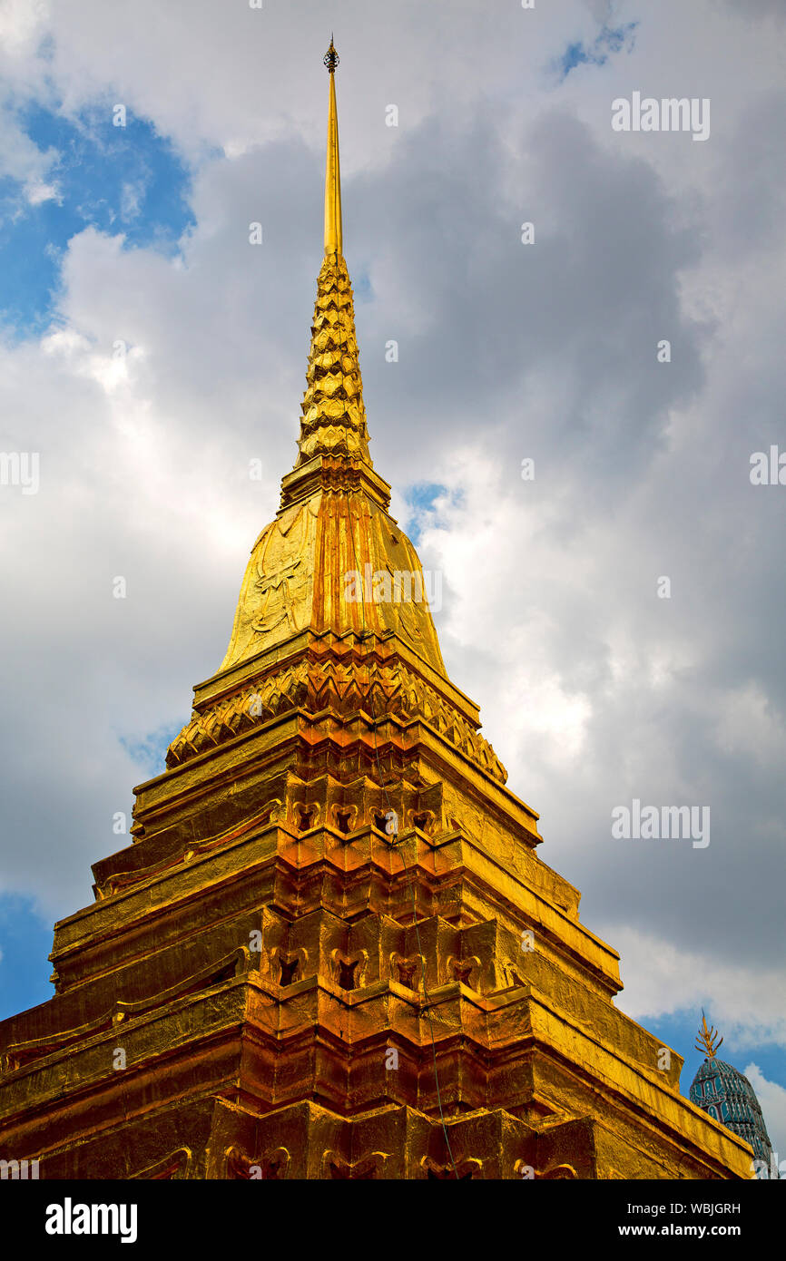 Golden tower hi-res stock photography and images - Alamy