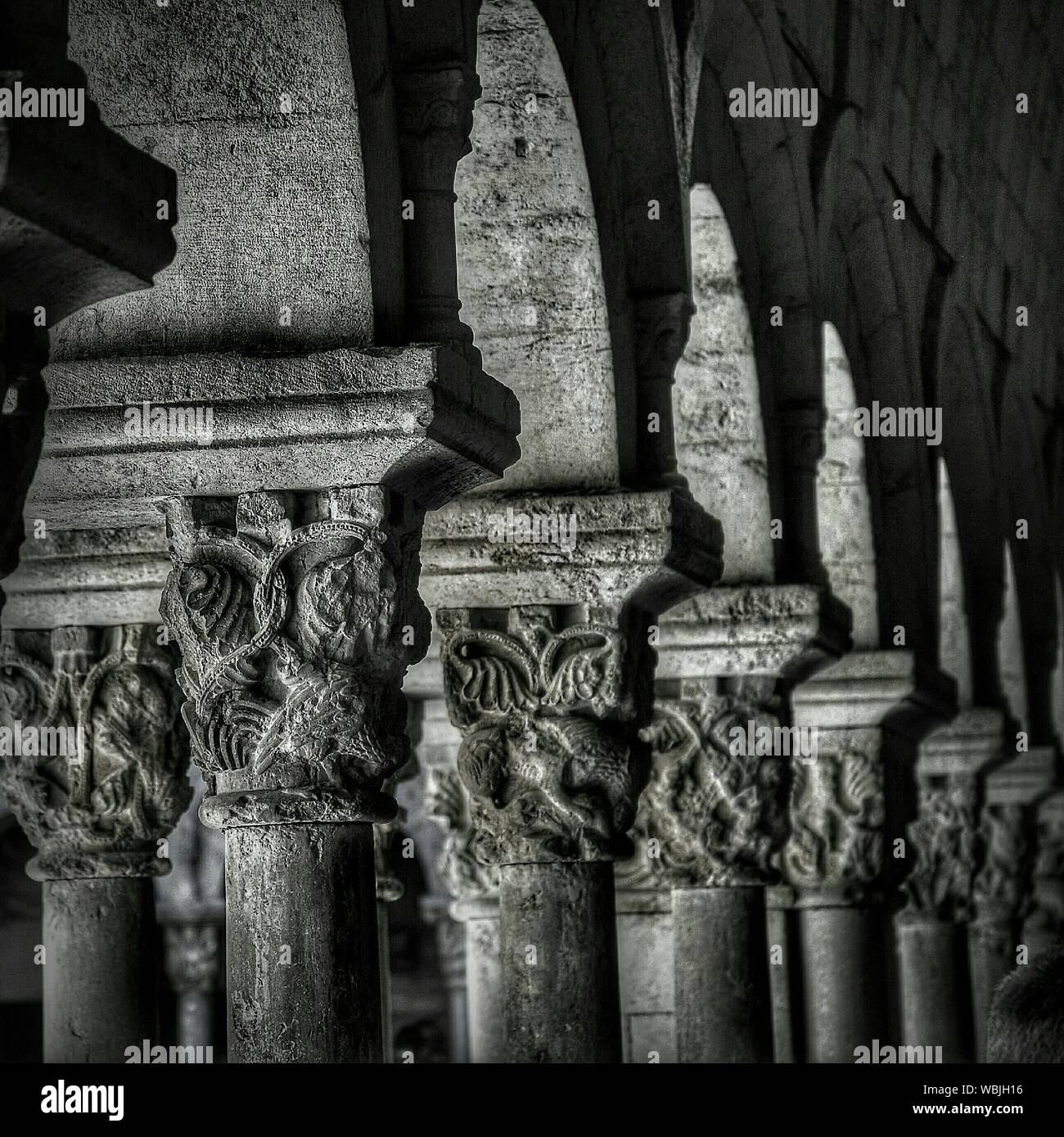 Arched column hi-res stock photography and images - Alamy