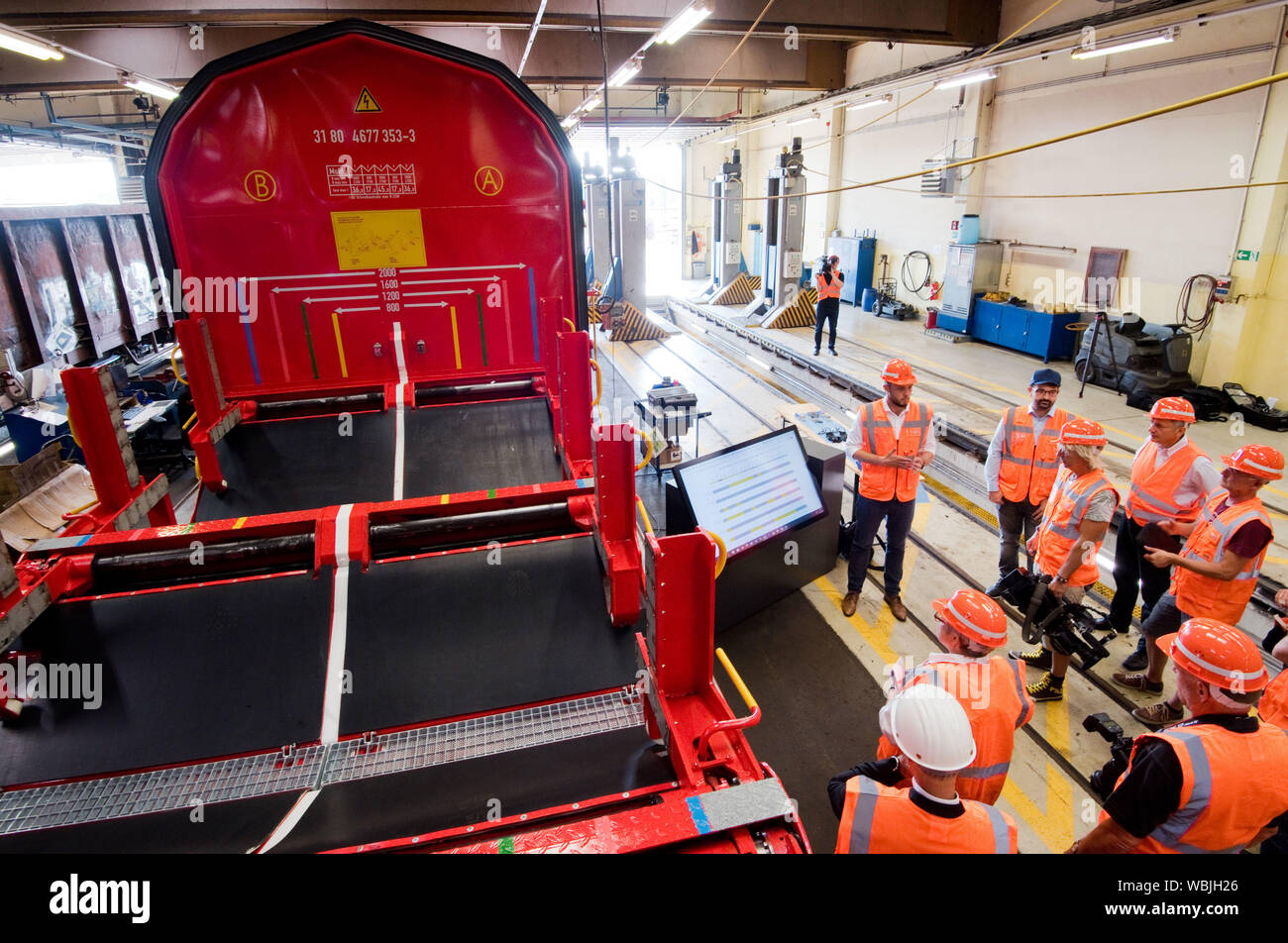 Seelze, Germany. 27th Aug, 2019. A freight train with intelligent ...