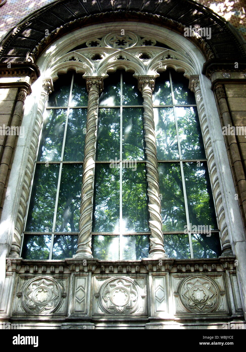 Stone window frame hi-res stock photography and images - Alamy