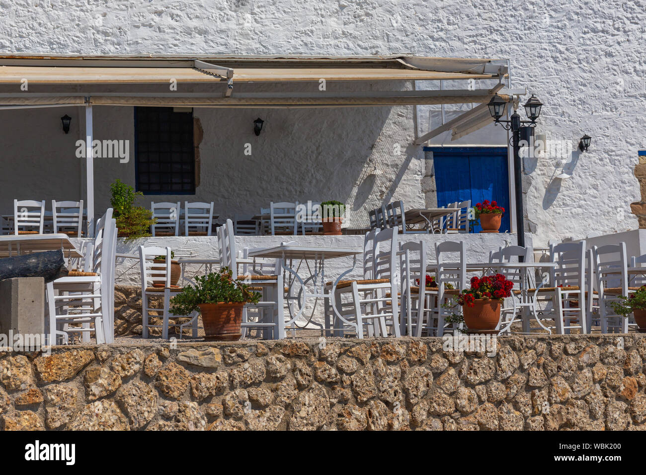 Traditional greek tavern - cafe by the aegean sea Stock Photo - Alamy