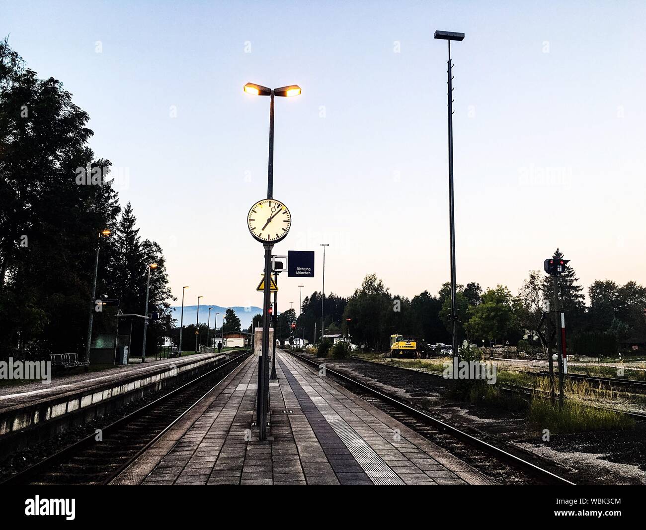 Clock railroad station platform clock hi-res stock photography and ...