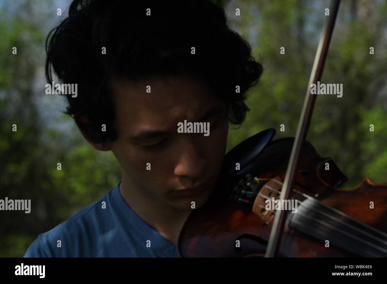 Violin young man hi-res stock photography and images - Alamy