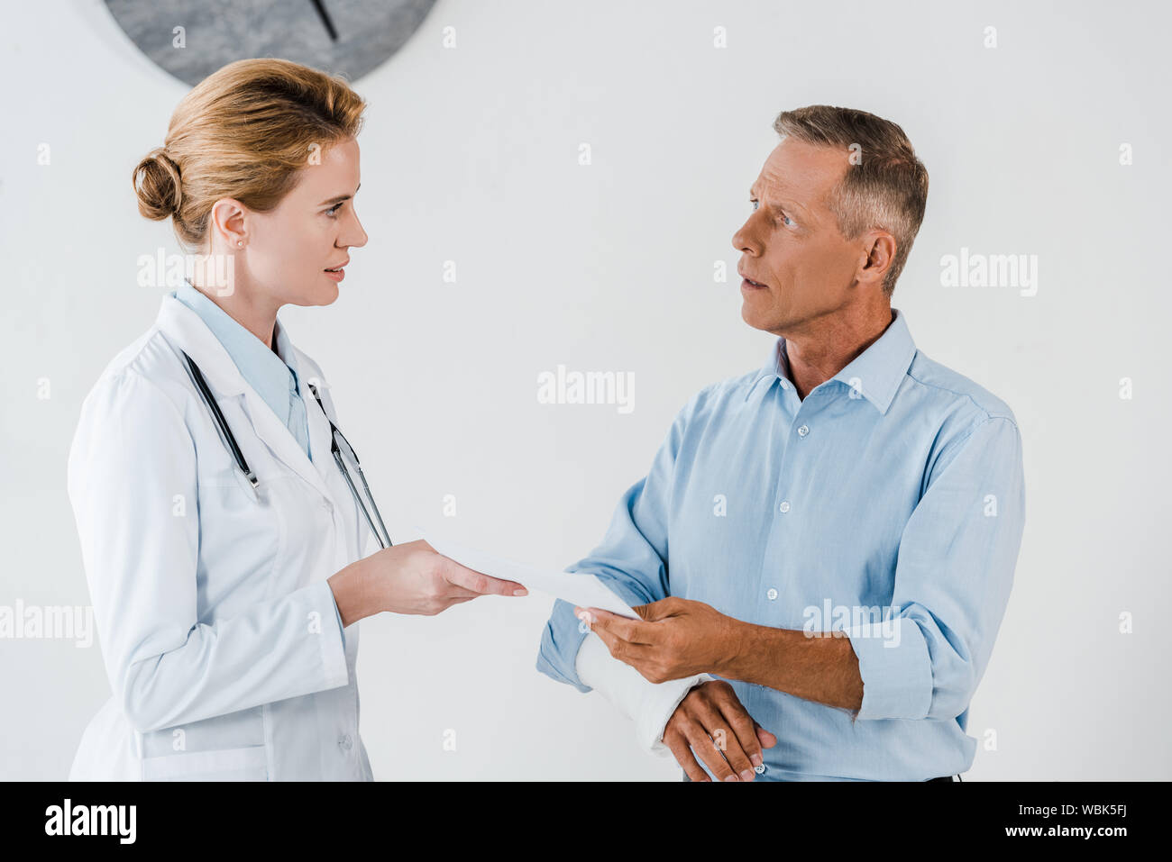 Finger broken hi-res stock photography and images - Alamy