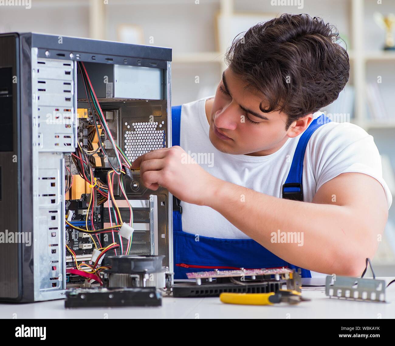 Man soldering wires hi-res stock photography and images - Alamy