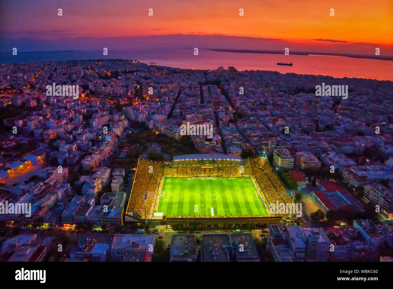 Full football stadium hi-res stock photography and images - Alamy