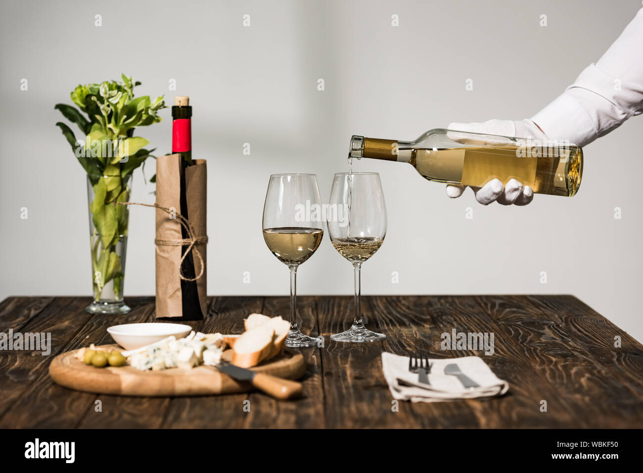 Waiter pouring sauce hi-res stock photography and images - Alamy