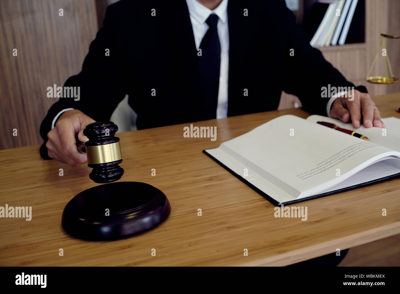 Judge courtroom hi-res stock photography and images - Alamy