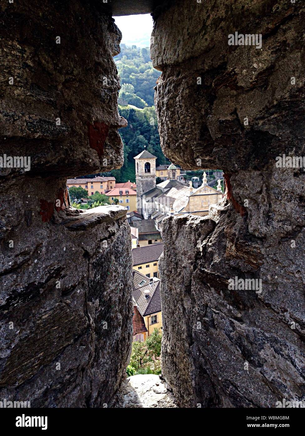 Narrow space hi-res stock photography and images - Alamy
