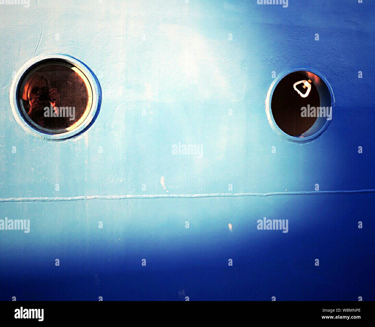 Windows of ship hi-res stock photography and images - Alamy