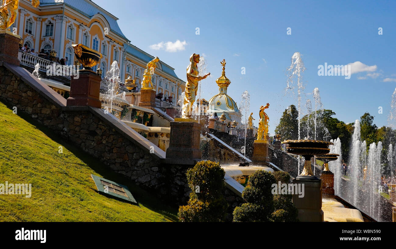 Peterhof palace russia hi-res stock photography and images - Alamy