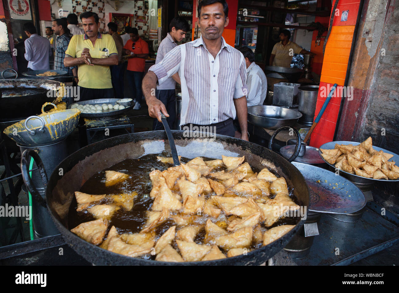 Frying samosas hi-res stock photography and images - Alamy